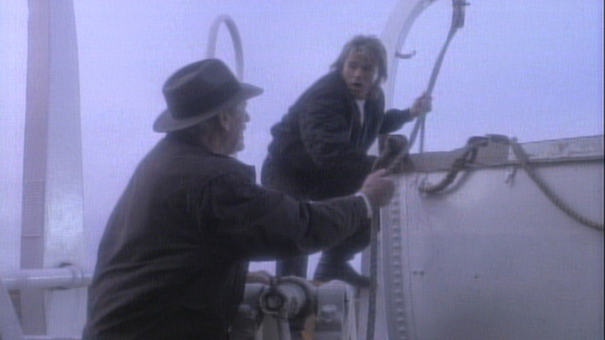 Watch MacGyver Classic Season 6 Episode 21: MacGyver - Hind-Sight ...
