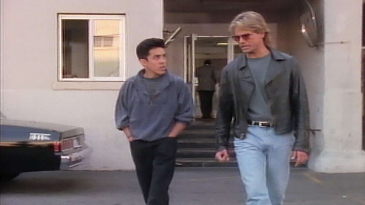 Watch MacGyver Classic Season 7 Episode 12: MacGyver - Off the Wall ...