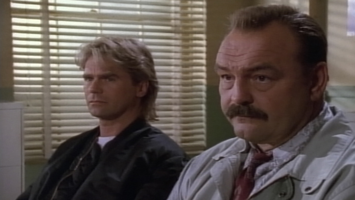 Watch MacGyver Classic Season 7 Episode 10: MacGyver - Split Decision ...
