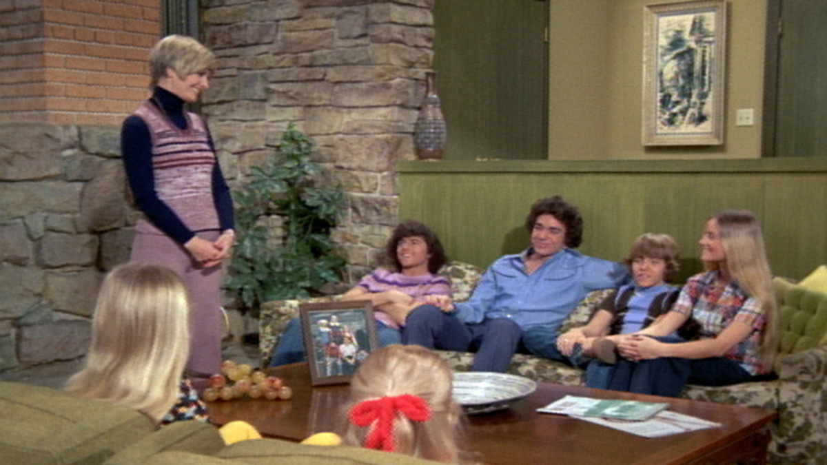 Watch The Brady Bunch Season 5 Episode 17: The Brady Bunch - Welcome ...