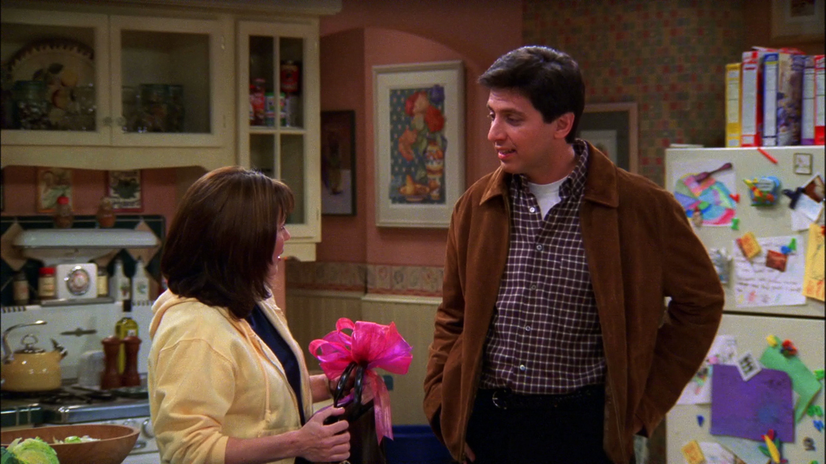 Watch Everybody Loves Raymond Season 3 Episode 22: Everybody Loves ...