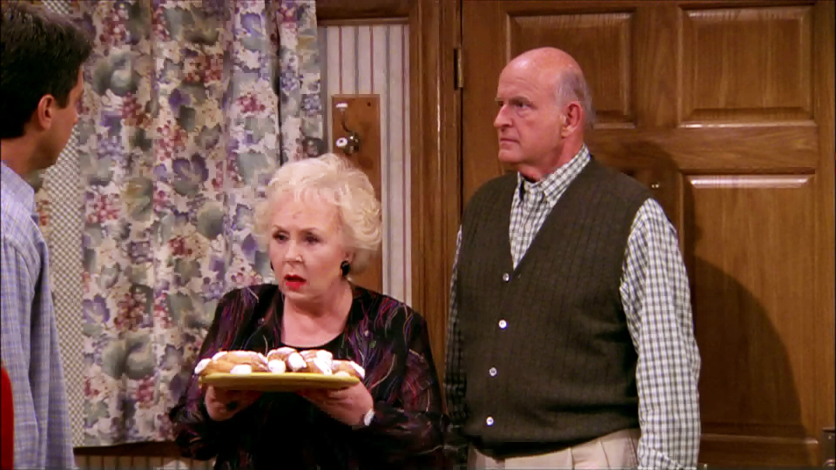 Watch Everybody Loves Raymond Season 5 Episode 3: Everybody Loves ...