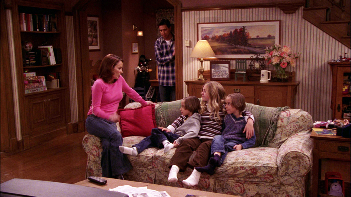 Watch Everybody Loves Raymond Season 8 Episode 13: Everybody Loves ...