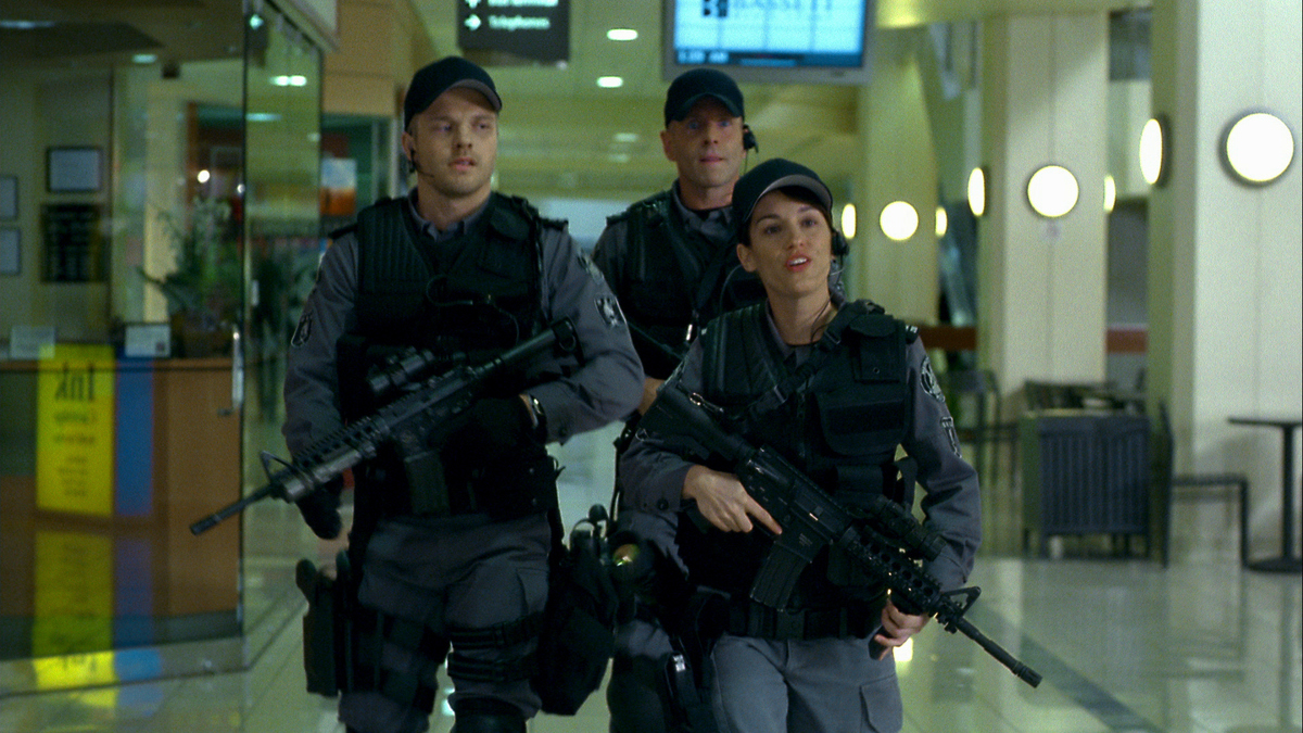 Watch Flashpoint Season 1 Episode 6: Flashpoint - Attention Shoppers ...