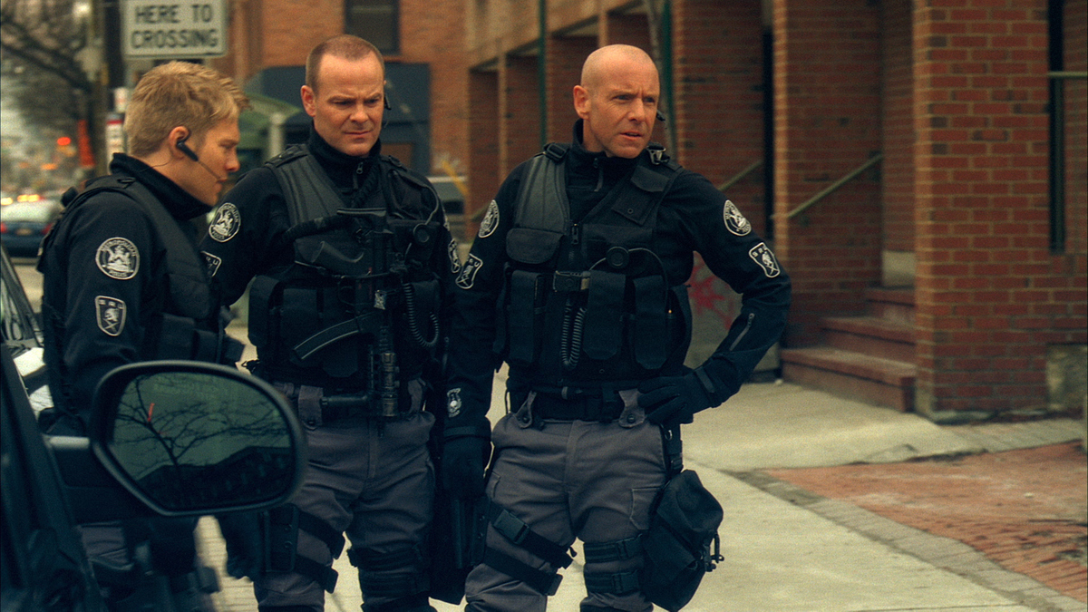 Watch Flashpoint Season 4 Episode 2: Flashpoint - Thicker Than Blood ...