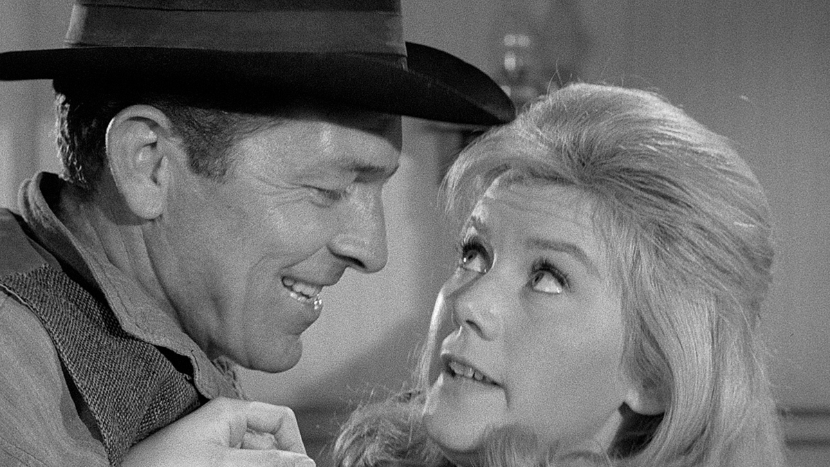 Watch Gunsmoke Season 8 Episode 27: Gunsmoke - Call Me Dodie – Full ...