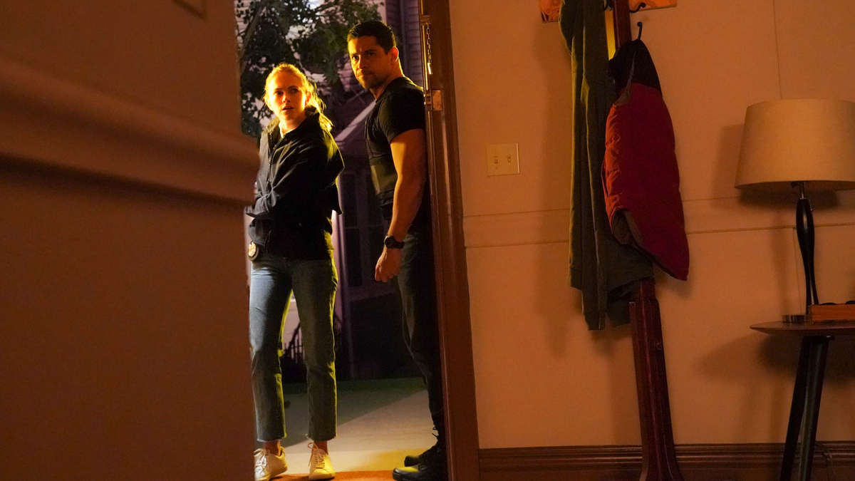 Watch NCIS Season 16 Episode 6: NCIS - Beneath the Surface – Full show ...