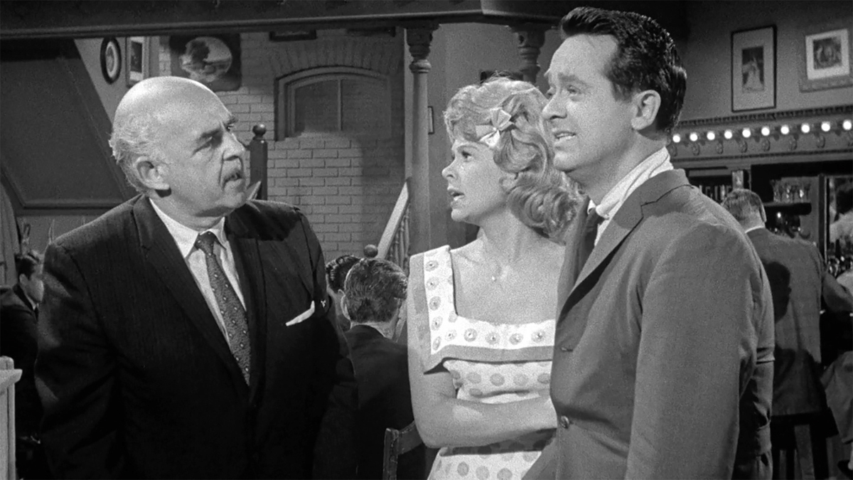 Watch Perry Mason Season 5 Episode 5: Perry Mason - The Case of the ...