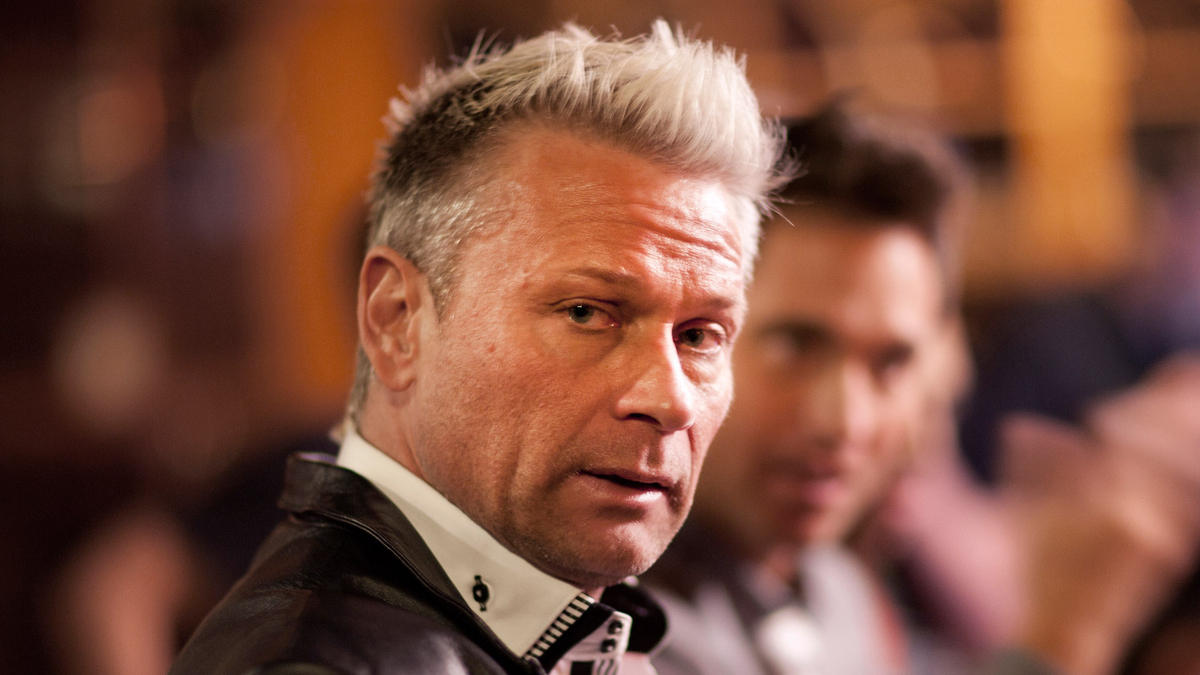 Watch Gigolos Season 4 Episode 2: Gigolos - 402 – Full show on ...