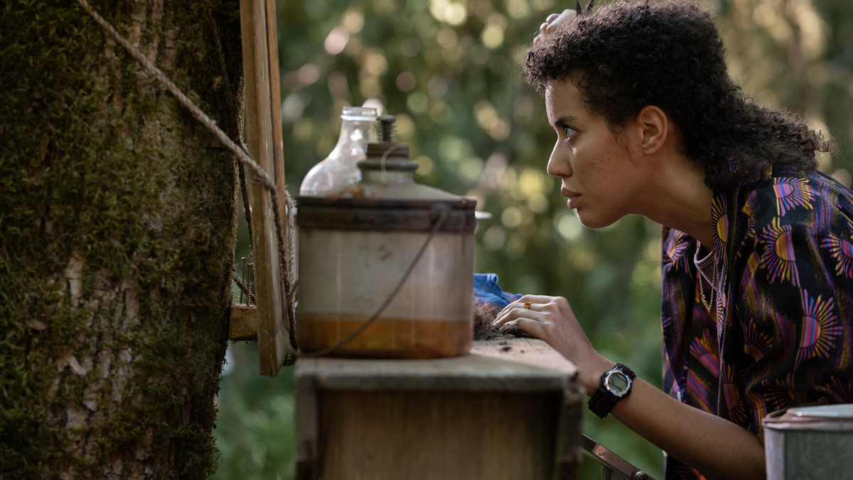 Watch Yellowjackets Season 1 Episode 7: Yellowjackets - No Compass ...