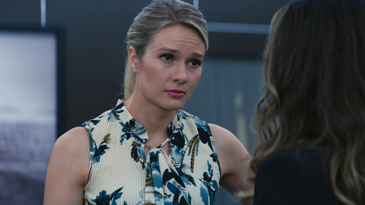 Watch NCIS: Hawai'i Season 2 Episode 6: NCIS: Hawai'i - Changing Tides ...