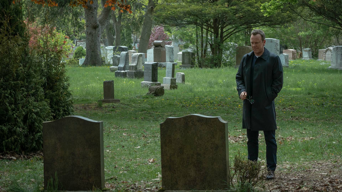 Watch Rabbit Hole Season 1 Episode 1: Rabbit Hole - Pilot – Full show ...