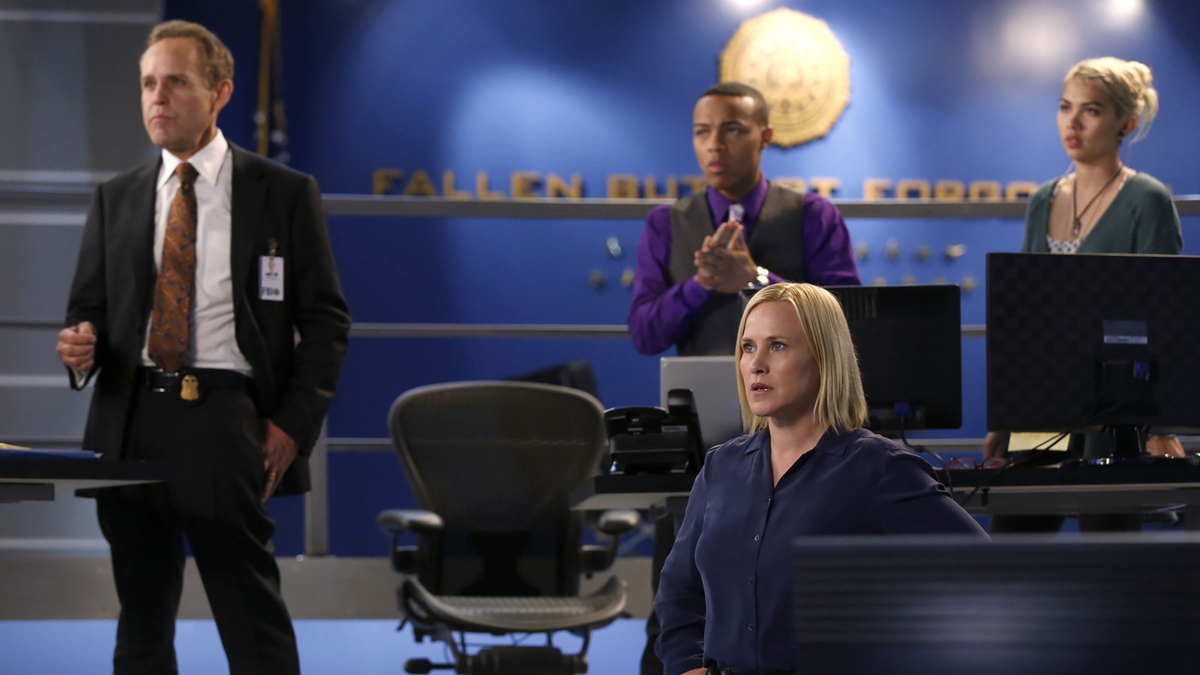 Assistir CSI: Cyber Temporada 1 Episódio 10: CSI: Cyber - Escolha seu ...