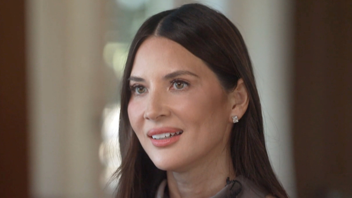 Watch Sunday Morning: Extended interview: Olivia Munn - Full show on CBS