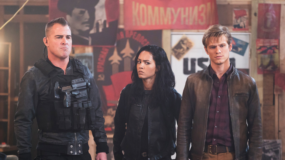 Watch MacGyver Season 2 Episode 17: MacGyver - Bear Trap + Mob Boss ...