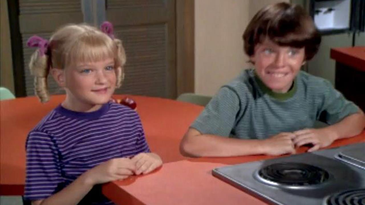 Watch The Brady Bunch Season 3 Episode 14: The Teeter Totter Caper ...