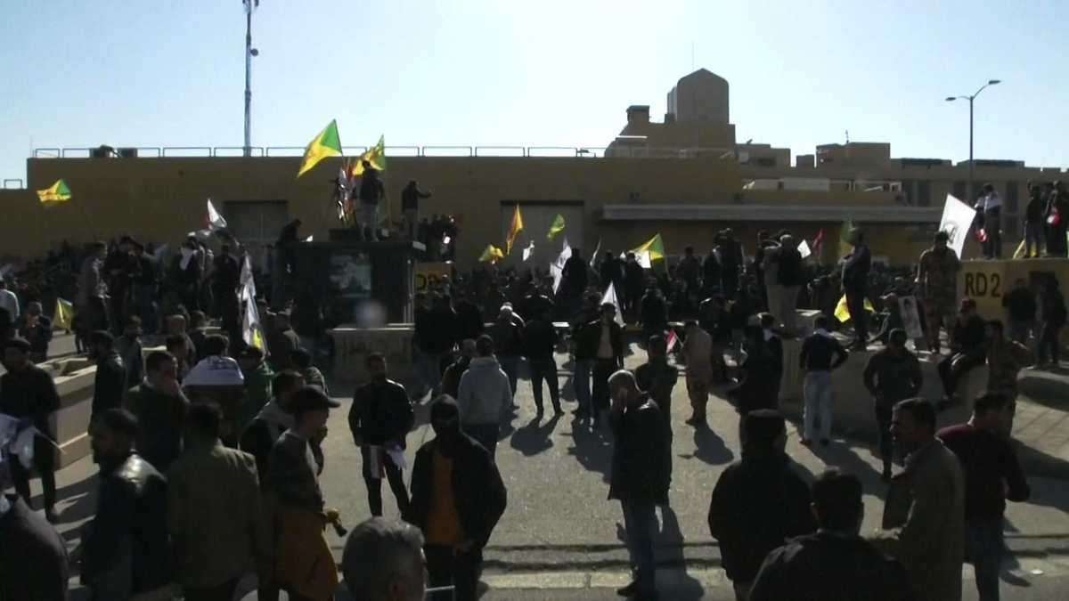 Watch CBS Evening News: Mob storms U.S. Embassy in Baghdad - Full show ...