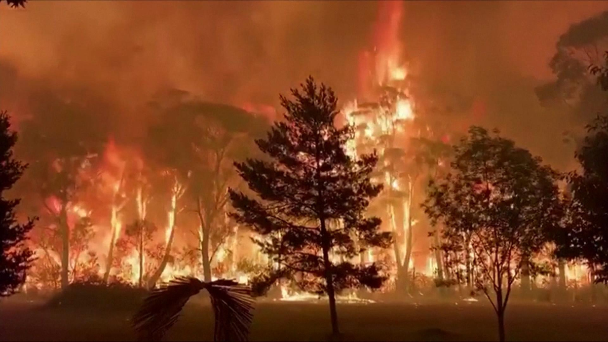 Watch CBS Evening News: Record high temperatures spark a heatwave in ...