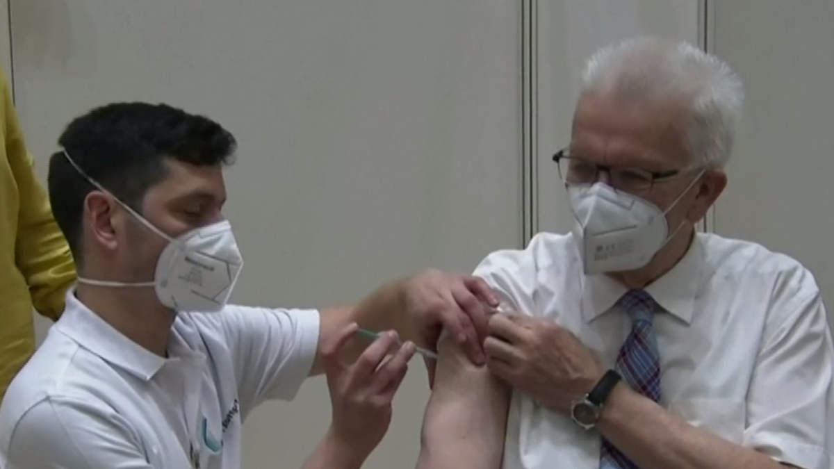 Watch CBS Evening News: Europe resumes AstraZeneca vaccinations - Full ...