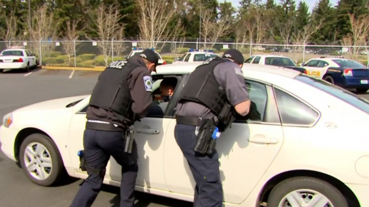 Watch CBS Evening News: Washington police receive de-escalation ...