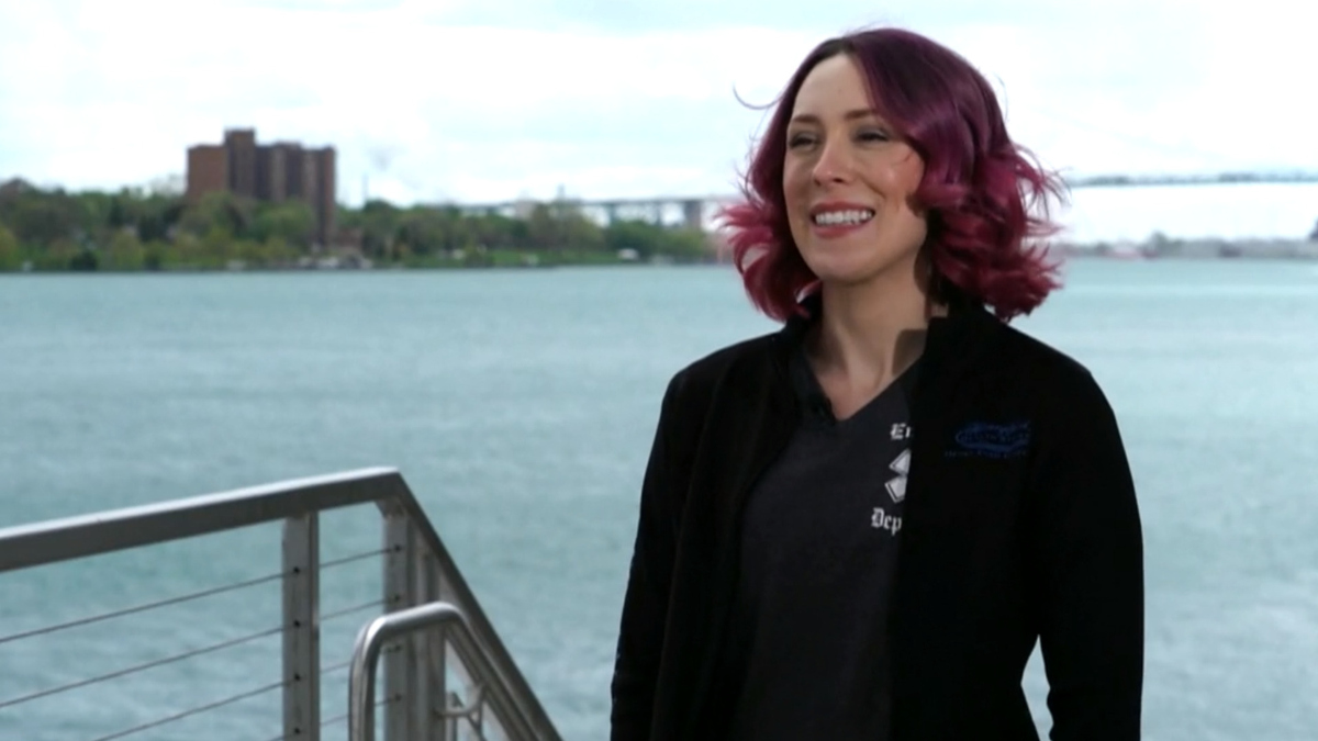 Watch CBS Evening News: Canadian nurses care for American patients ...