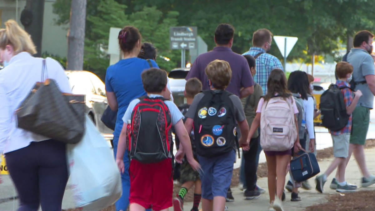 Watch CBS Evening News: Schools’ patchwork mask rules create confusion ...