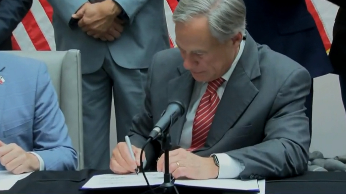 Watch CBS Evening News: Texas governor signs restrictive voting bill ...