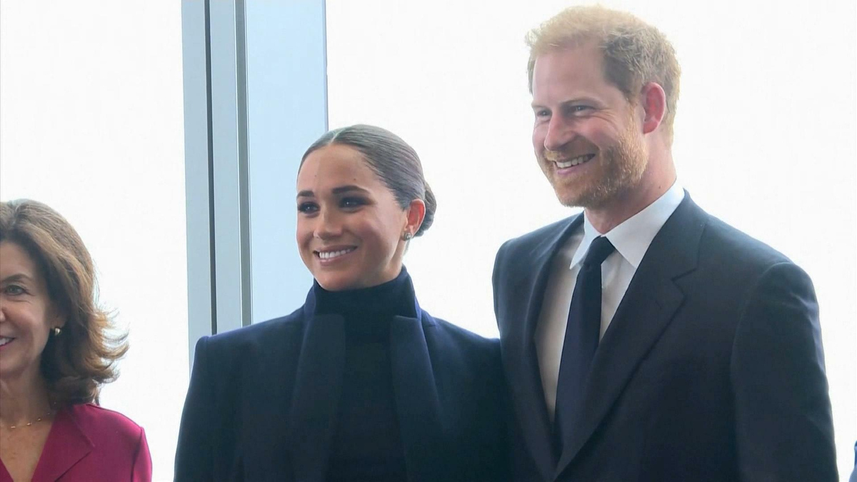Watch CBS Mornings: Prince Harry and Meghan Markle visit NYC - Full ...