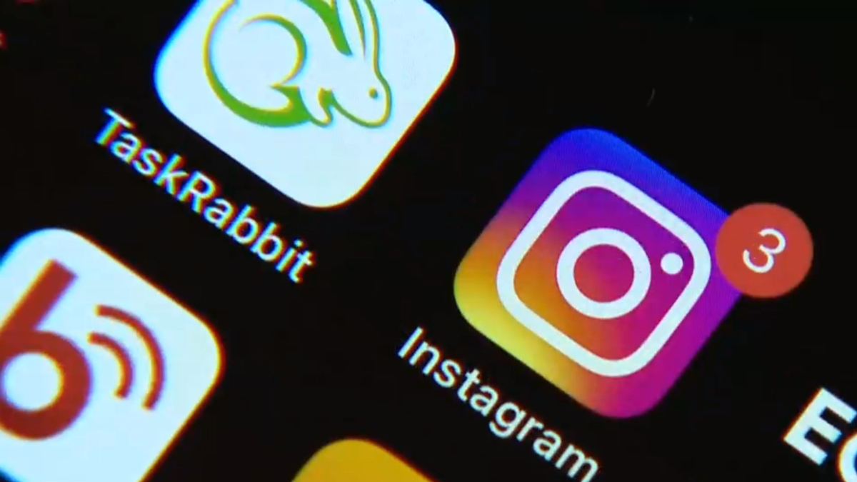 Watch CBS Evening News: Facebook pauses effort to build Instagram for ...