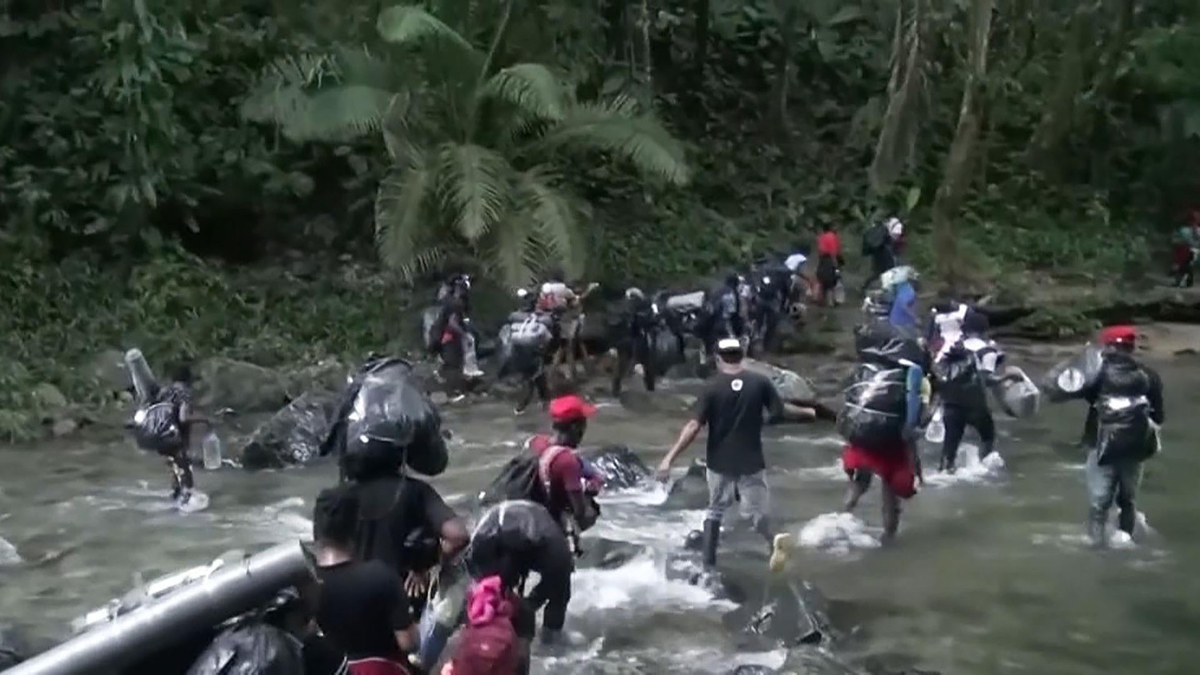 Watch CBS Mornings Migrants gather in Colombia en route to U.S ...