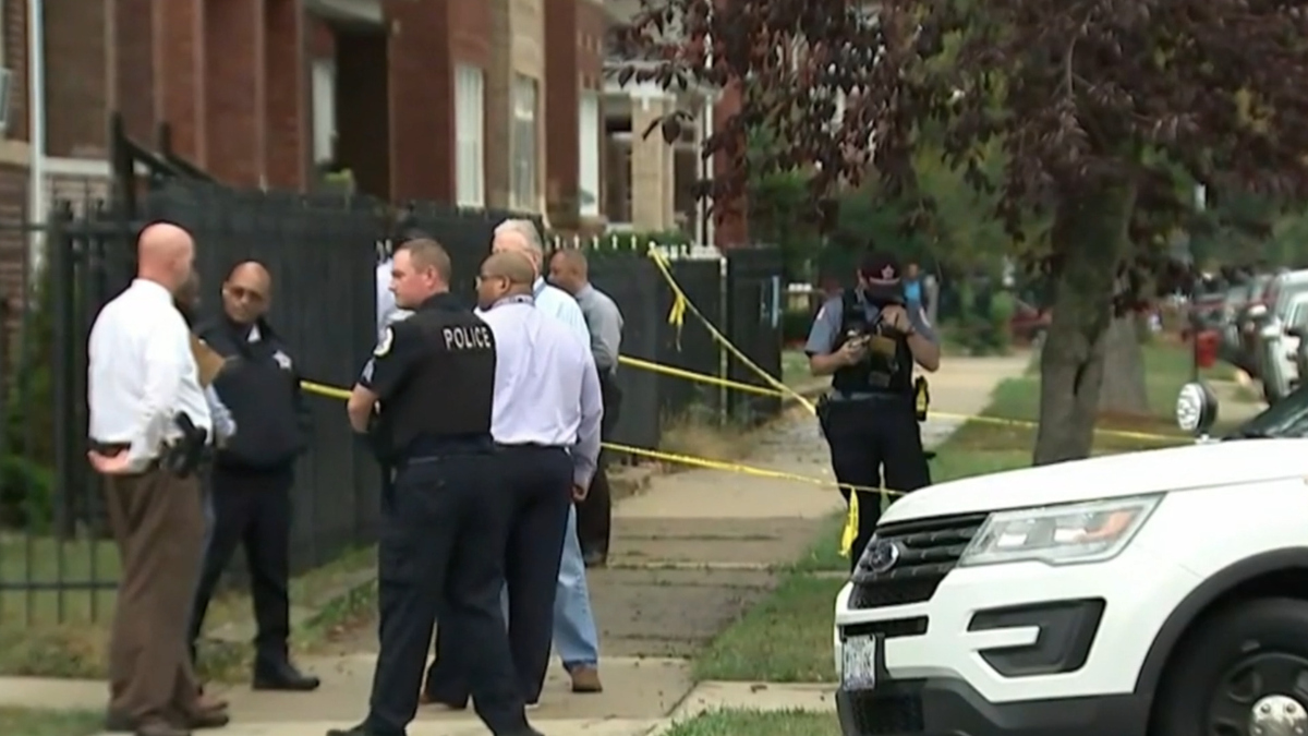 Watch CBS Evening News: Chicago faces vaccine showdown with police ...