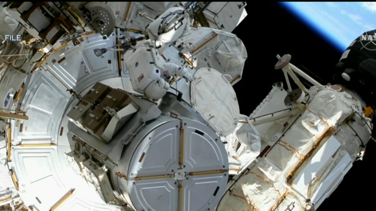 Watch CBS Evening News: NASA spacewalk delayed due to debris threat ...