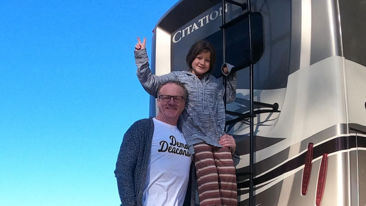 Watch CBS Mornings Dad and daughter bring RVs to people in need ...
