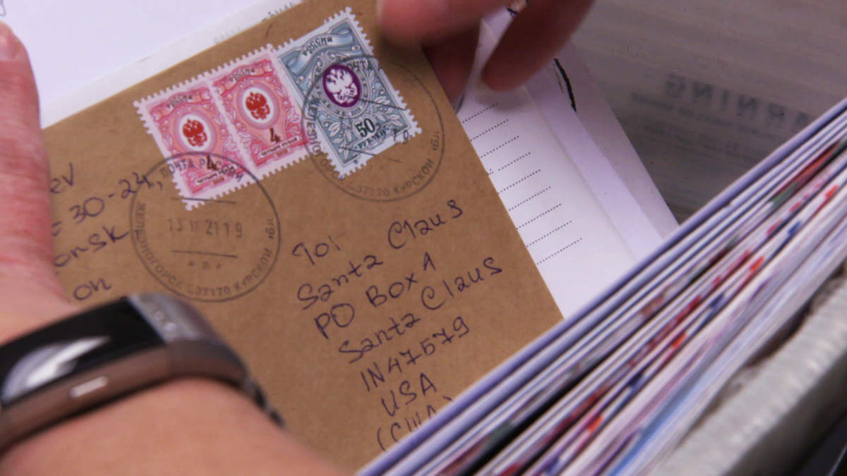 Watch Sunday Morning Answering Santa Claus' mail - Paramount+