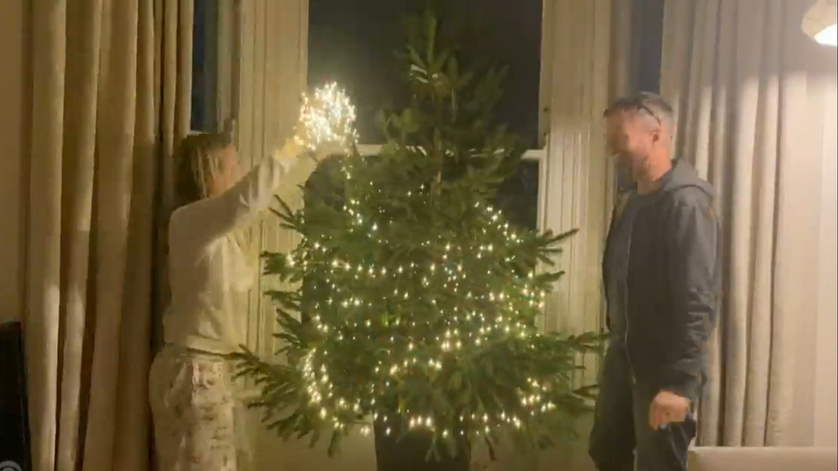 Watch CBS Evening News: Tree rentals make Christmas eco-friendly - Full ...
