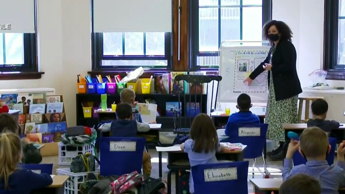 Watch CBS Evening News: Schools nationwide struggle with COVID surge ...