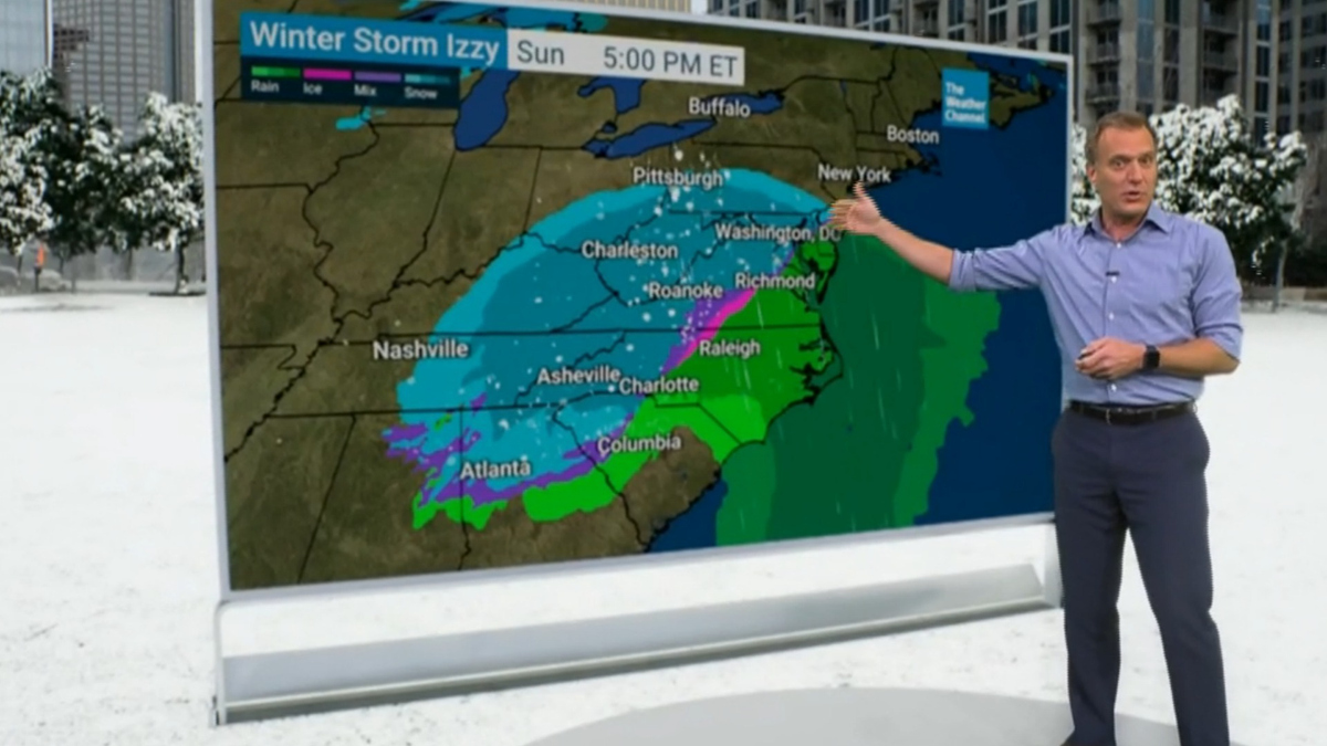 Watch CBS Evening News: Tracking snowstorm moving across the U.S ...