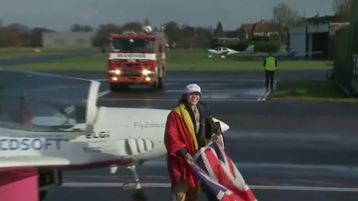 Watch CBS Evening News: Pilot becomes youngest female to circle globe ...