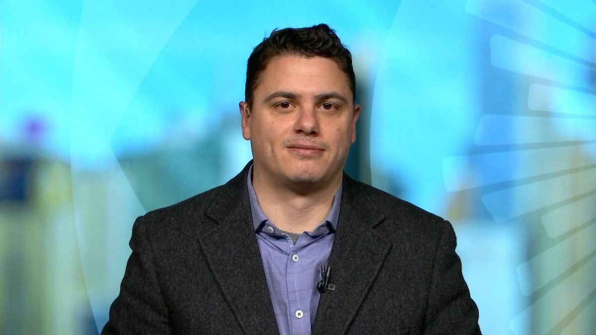 Watch CBS Mornings "Mask Nerd" Aaron Collins talks COVID masks - Paramount+