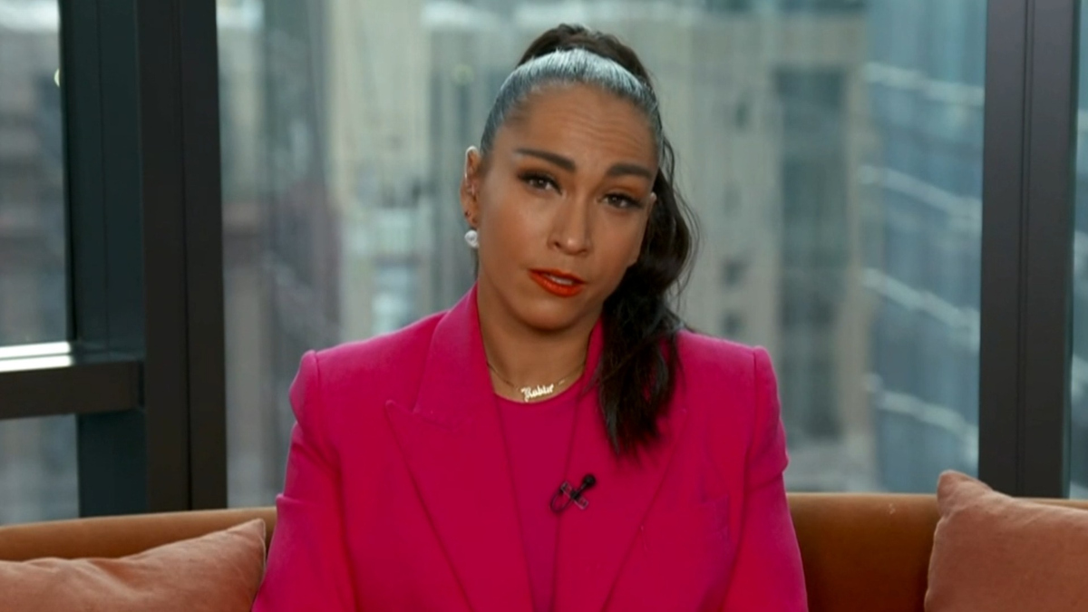 Watch CBS Evening News: Peloton's Robin Arzón talks empowering others ...