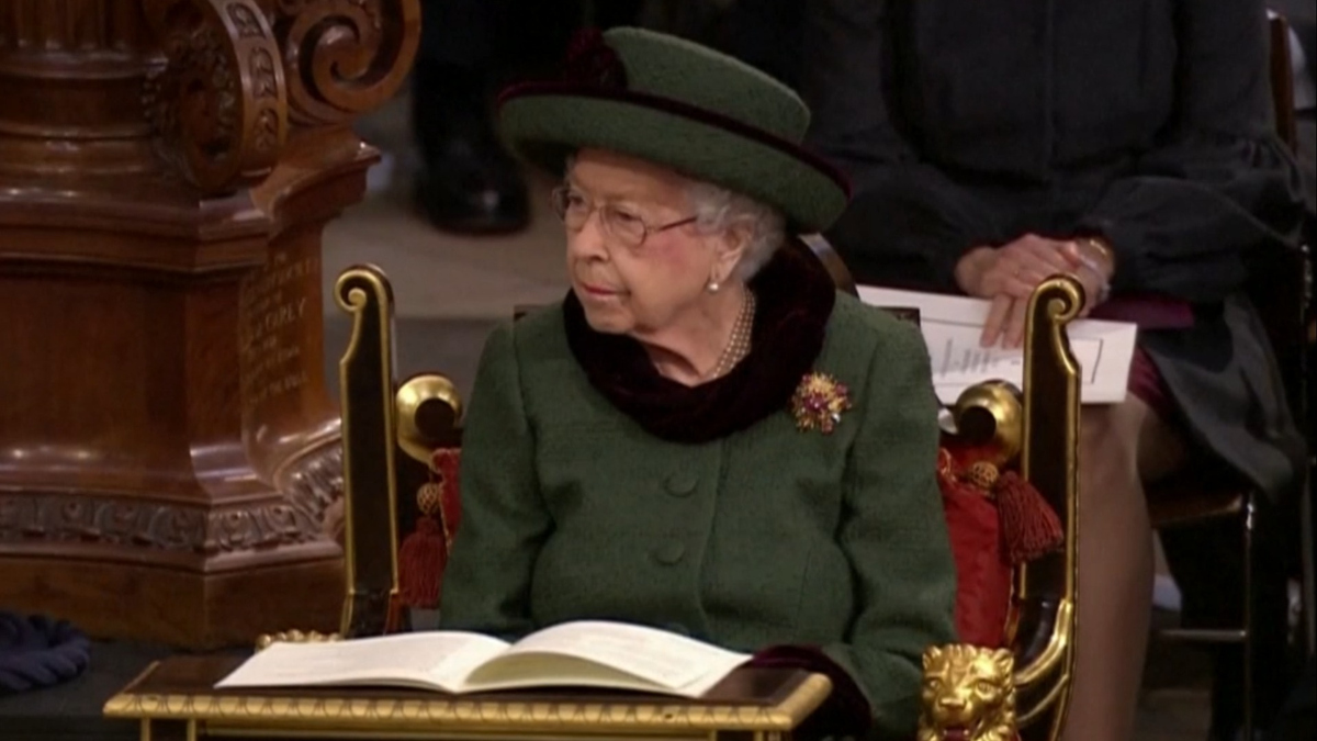 Watch CBS Evening News: Queen Elizabeth pays tribute to Prince Philip ...