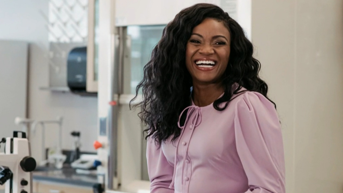 Watch CBS Evening News: Doctor who worked on COVID vaccine celebrated ...