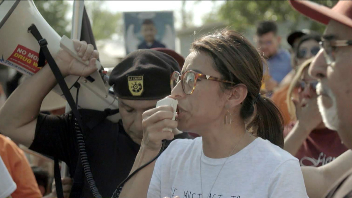 Watch CBS Evening News: Uvalde families demand answers - Full show on CBS