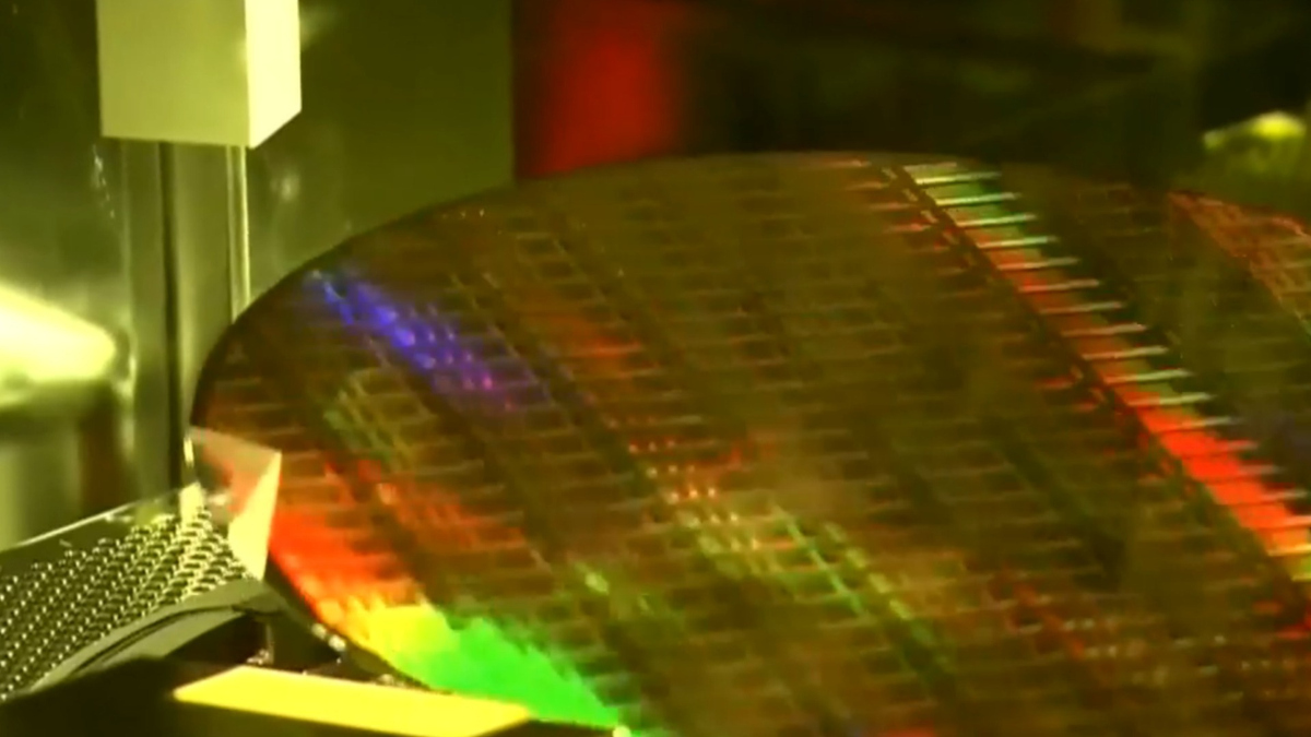 Watch CBS Evening News: Biden signs bill to boost U.S. chip production ...