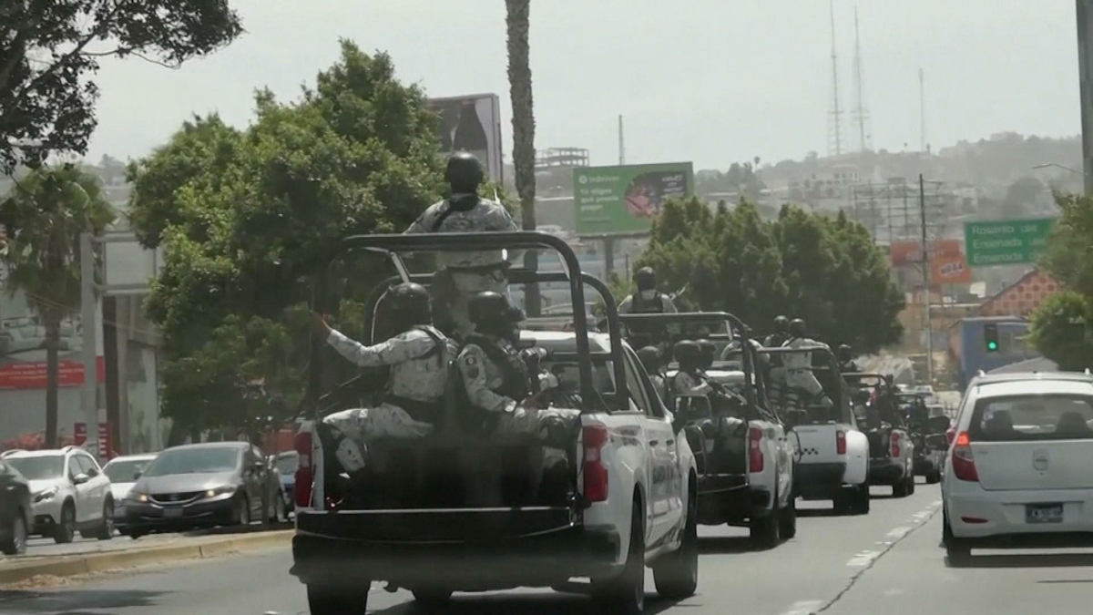 Watch CBS Evening News: U.S. government warns against travel to Tijuana ...