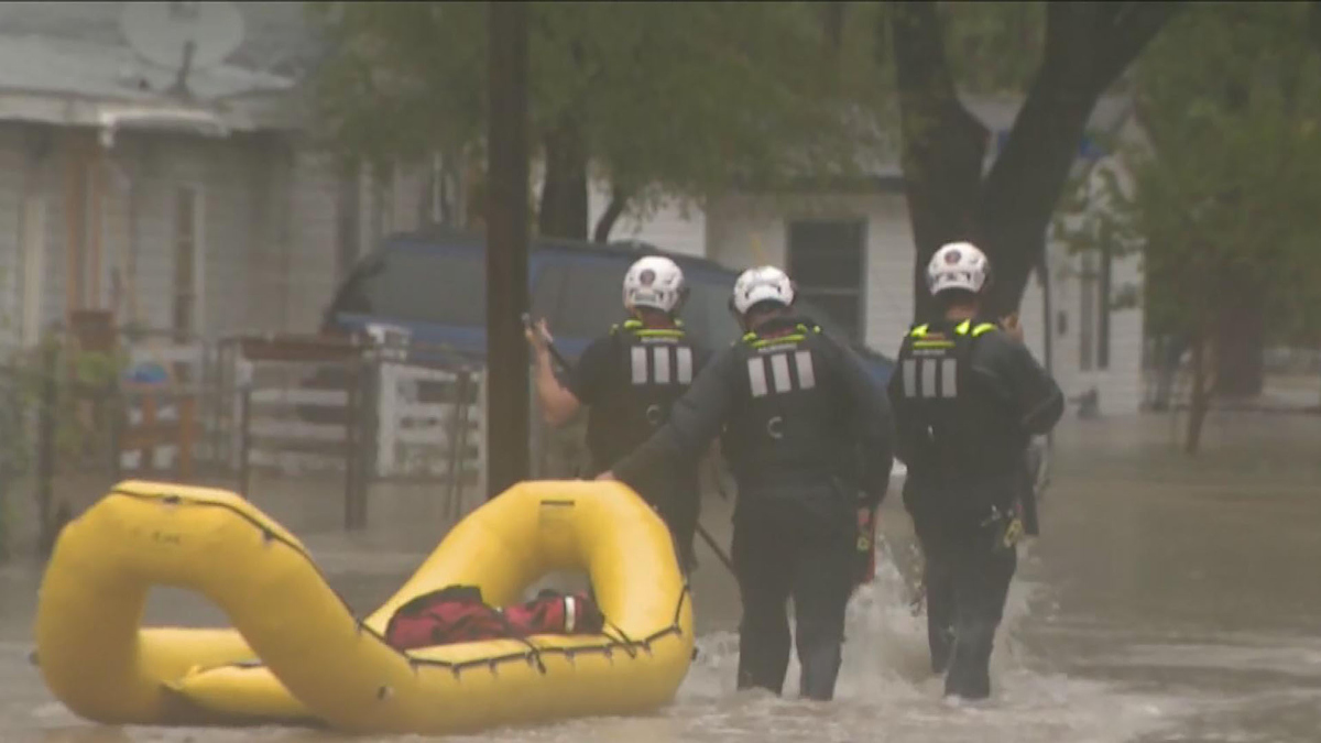 Watch CBS Evening News: Texas flash floods prompt high-water rescues ...
