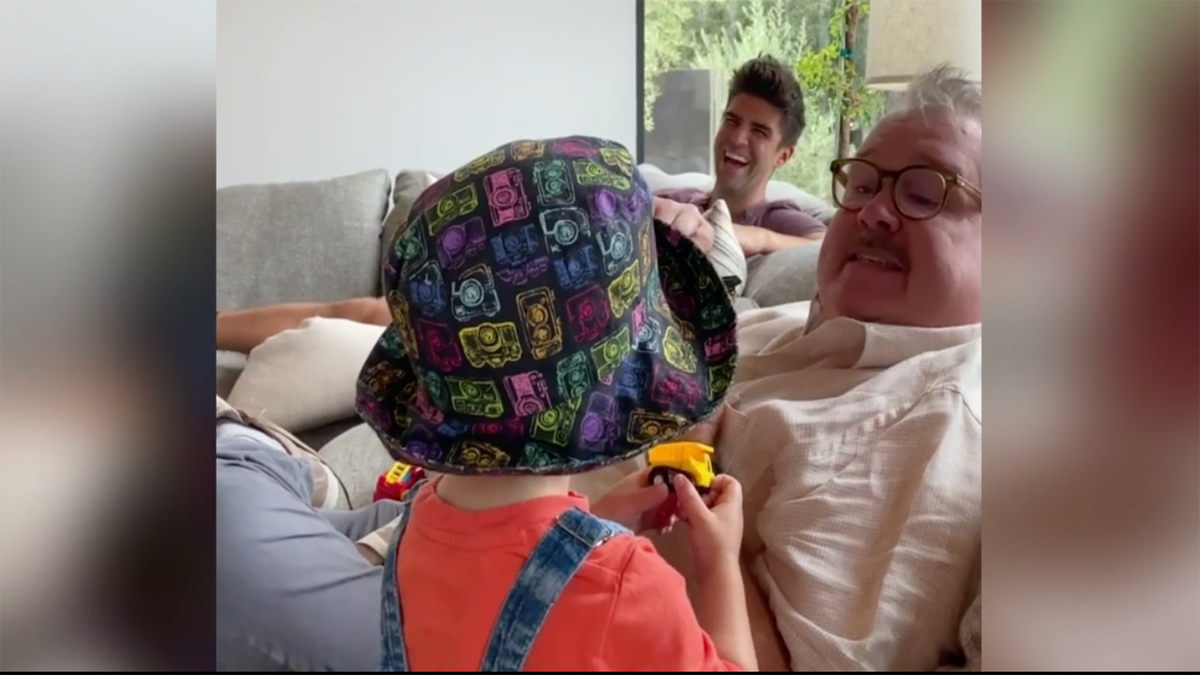 Watch The Uplift: "TV husbands" reunited with a funny moment - Full ...