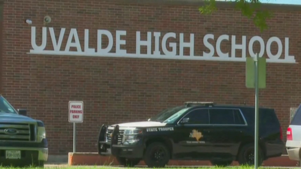 Watch CBS Evening News: Uvalde students return after mass shooting ...