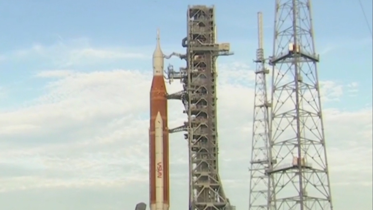 Watch CBS Evening News: NASA eyes late September for next moon mission ...