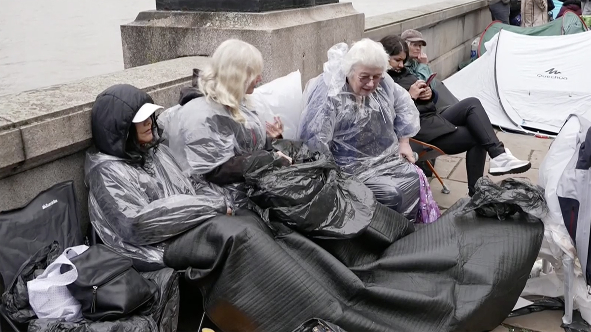 Watch CBS Mornings: Thousands pay respects to Queen Elizabeth II - Full ...